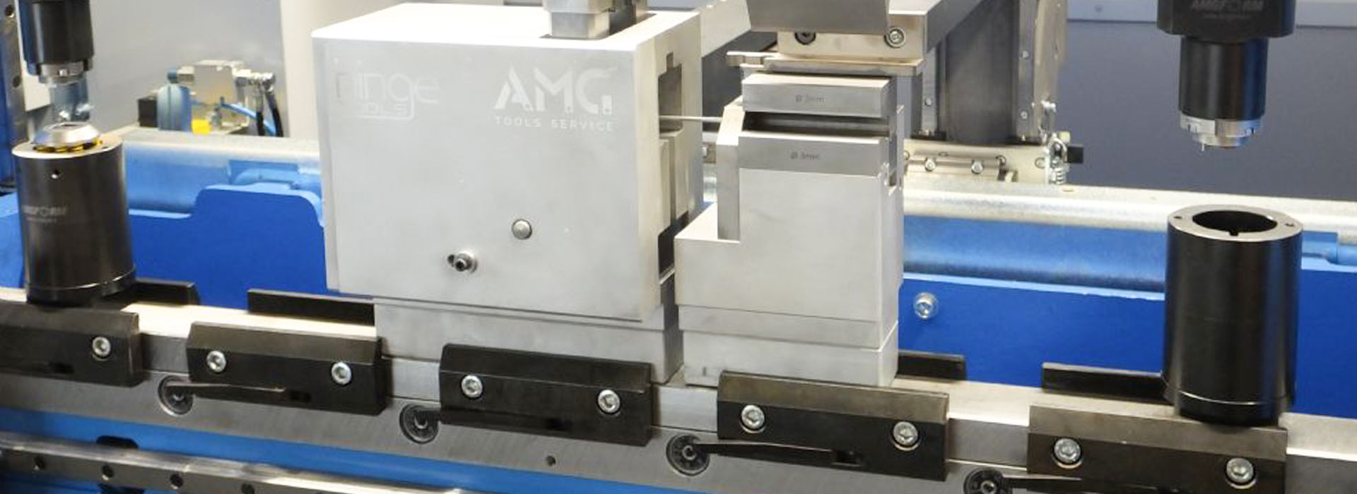 Stampi per realizzazione cerniere | AMG Form